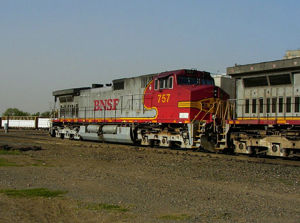 BNSF 757